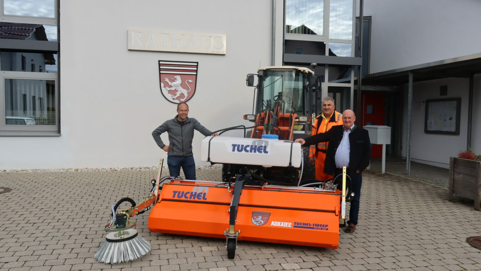 Neue Straßenreinigungsmaschine für die Gemeinde Leiblfing – Gemeinde Leiblfing